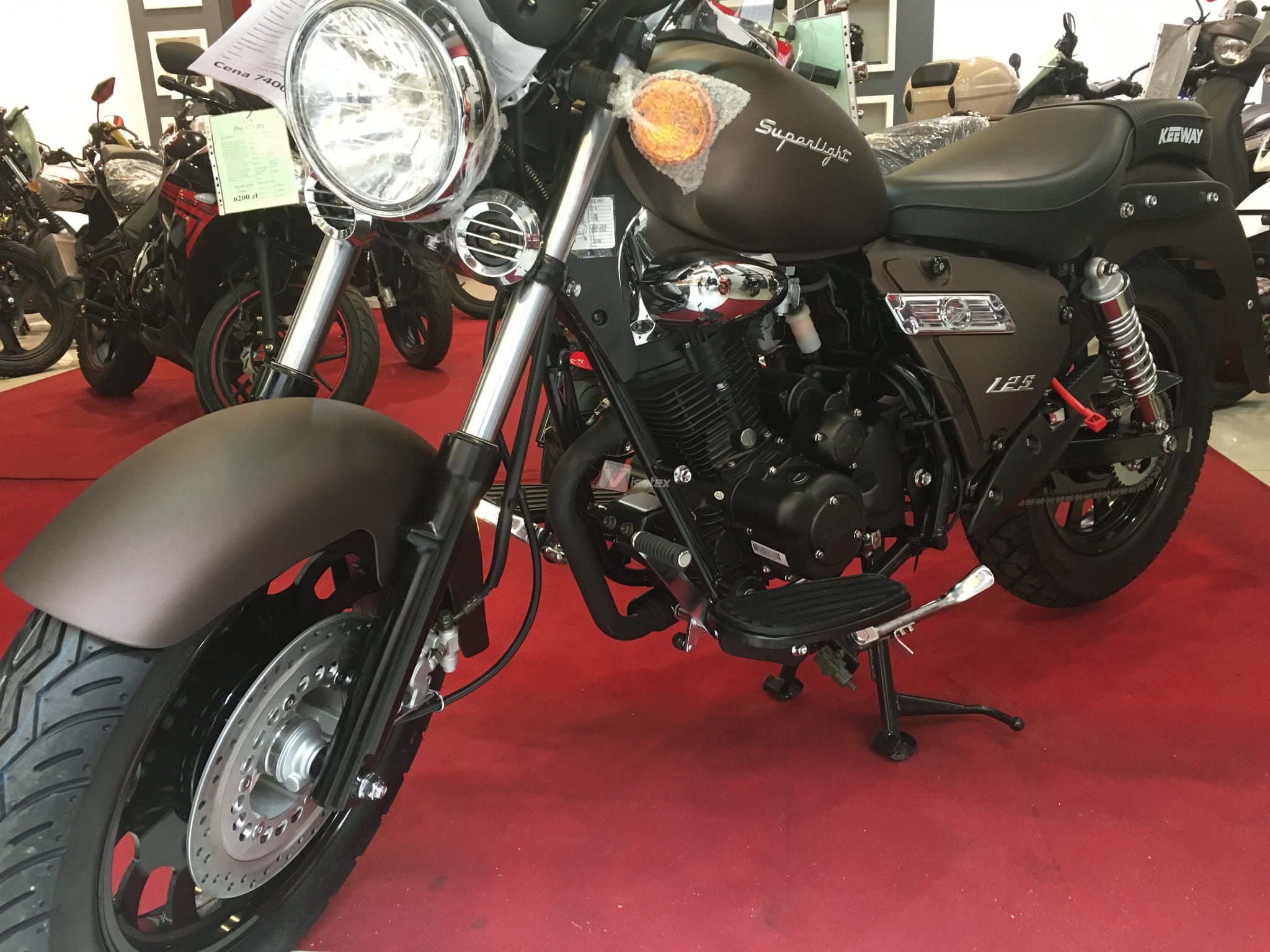 Keeway Superlight 4T - EURO 5 - 125cc VISATEX - Skutery, Motocykle ...